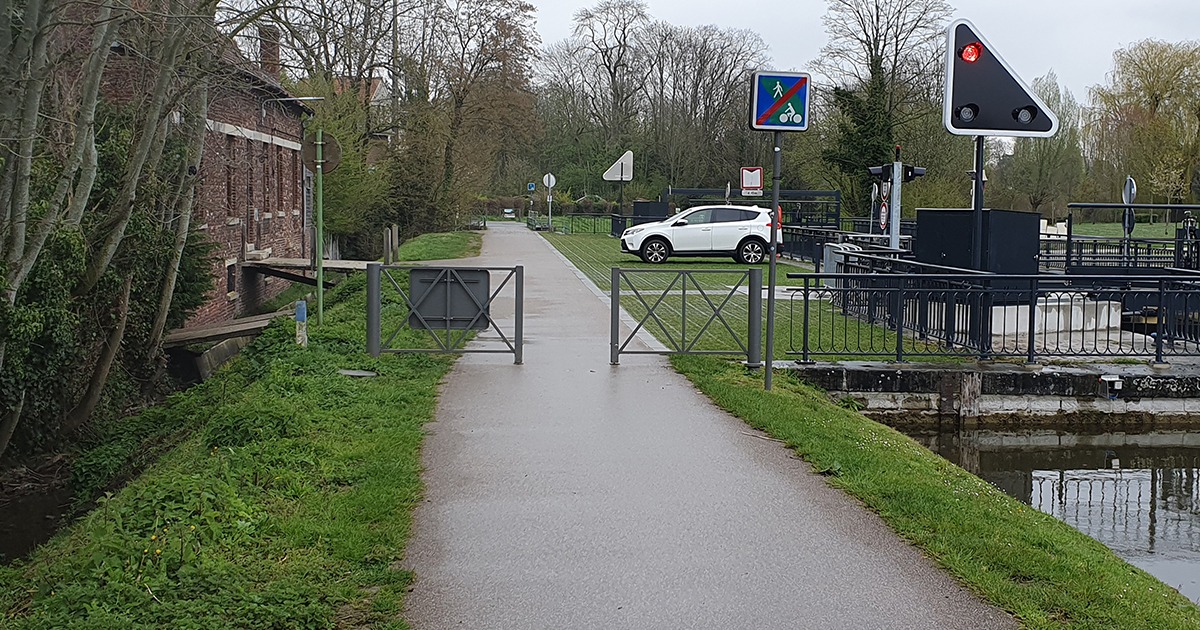Chemin de halage, écluse et péniches à Arras | Arras Ville