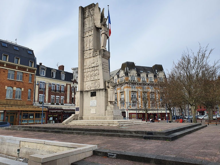 La gare ferroviaire d'Arras (SNCF) et le Monument aux Morts | Arras Ville